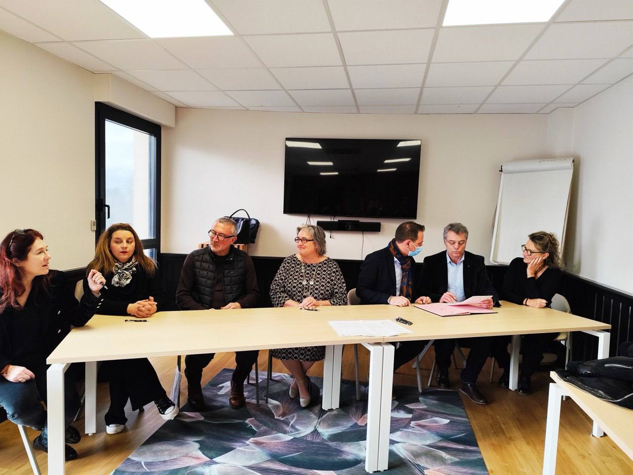 Signature d’une convention de partenariat entre le service public de l ...